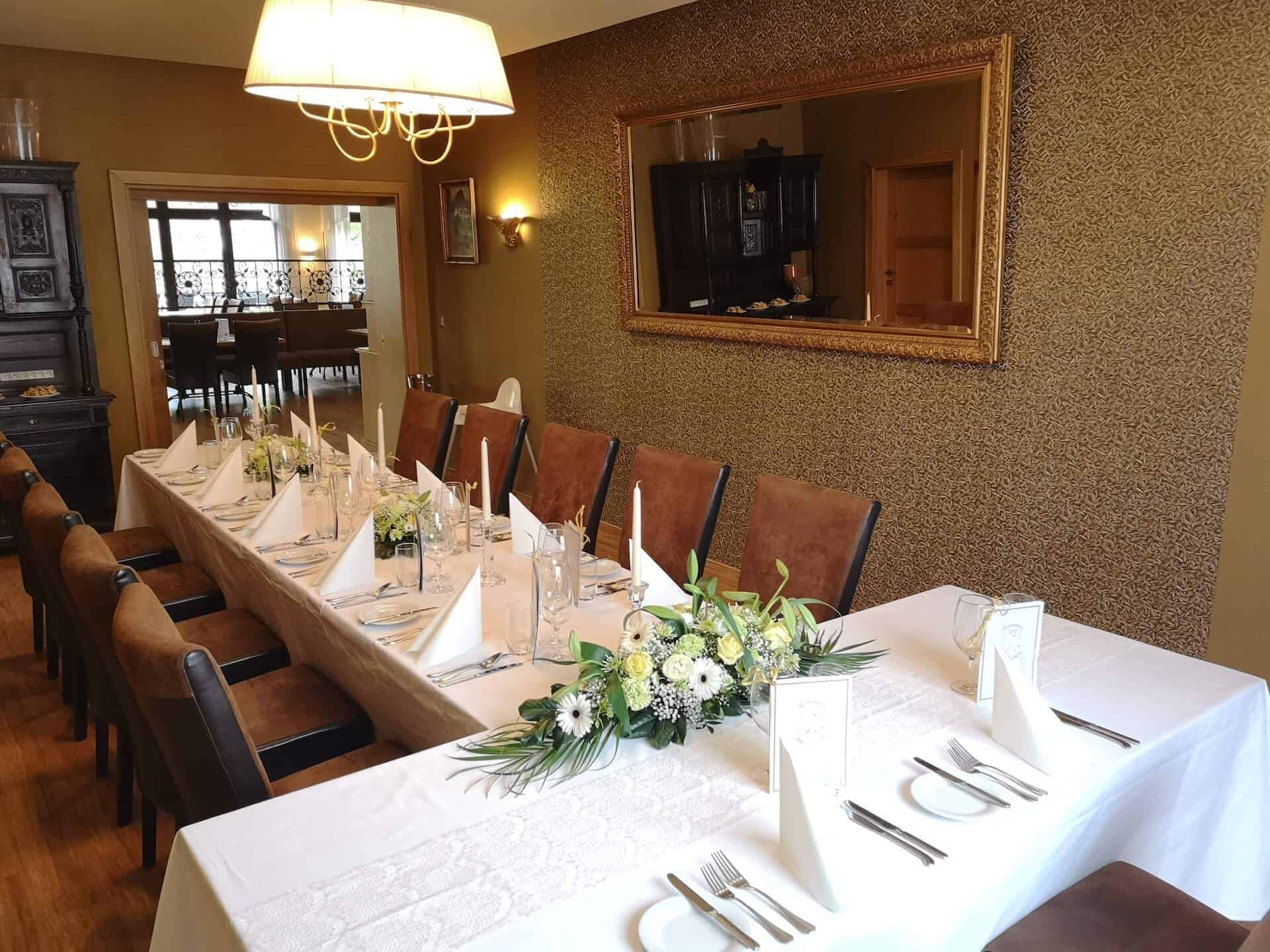 Restaurace Pod Zámkem Průhonice - svatební tabule - Svět svateb.cz